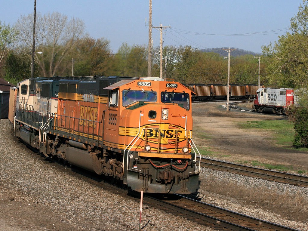 BNSF 9885